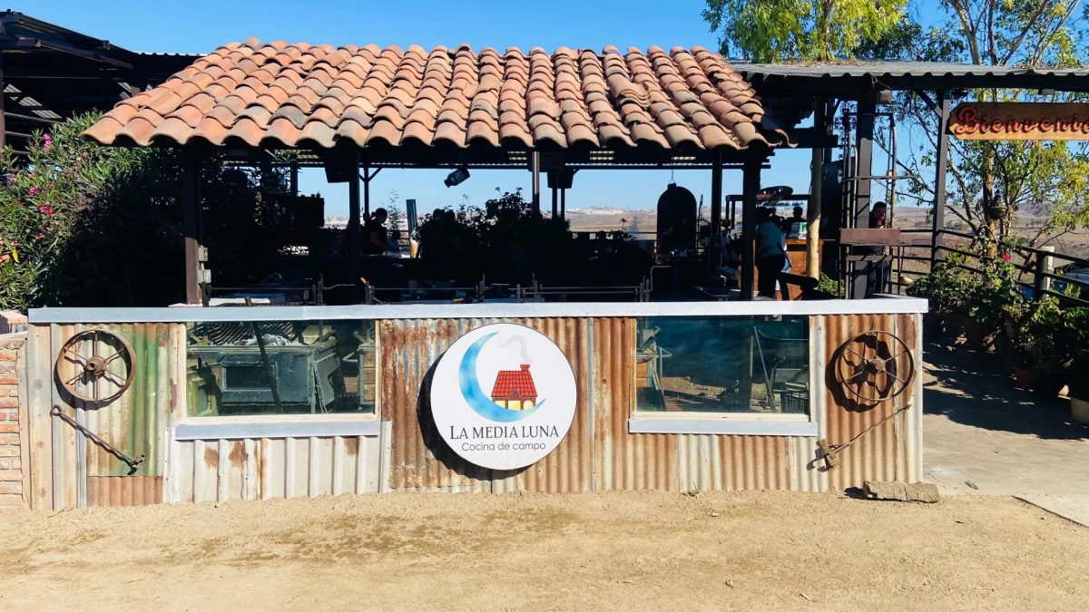 La Media Luna En Rosarito